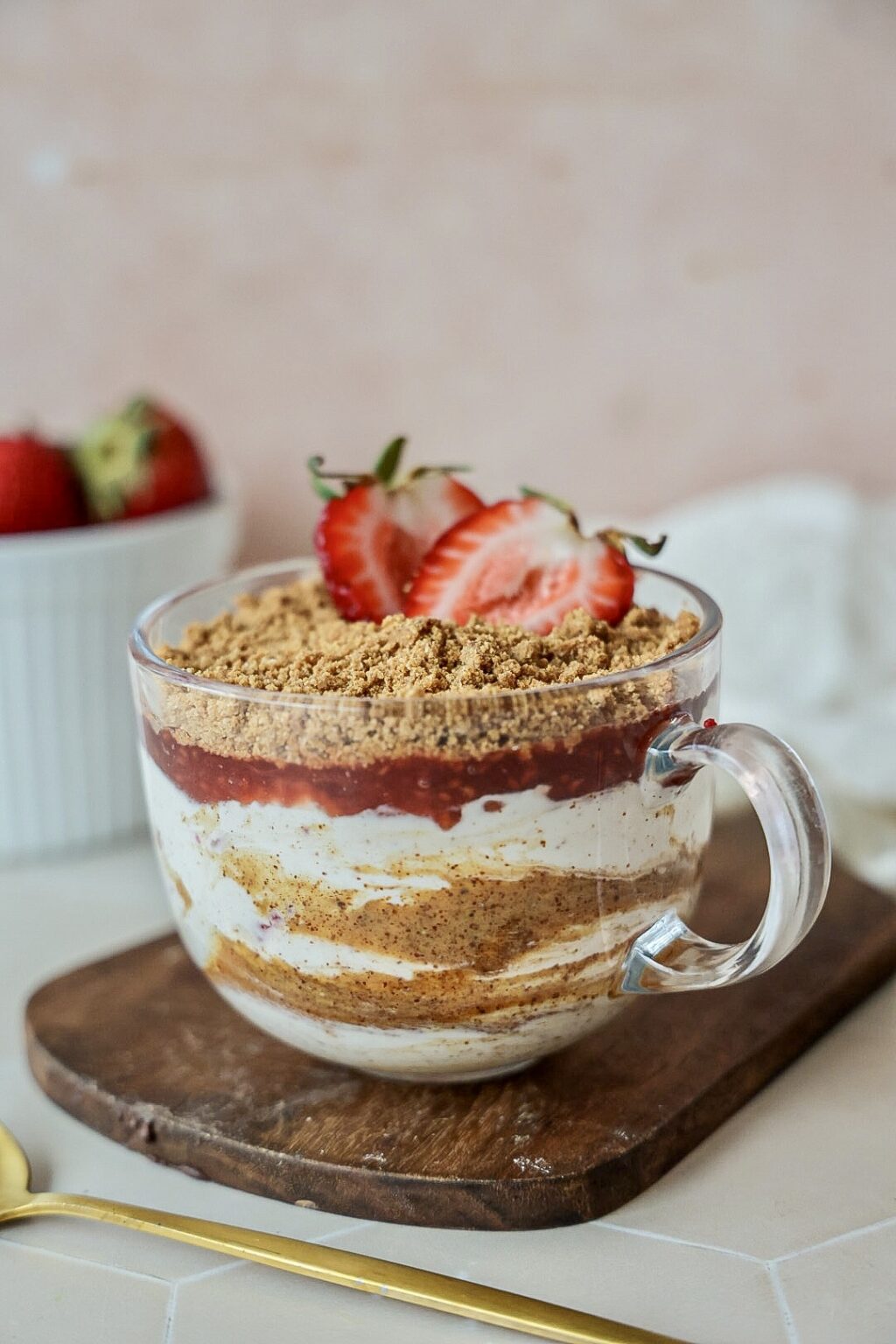 Strawberry cheesecake yogurt Parfait - danishealthyeats.com