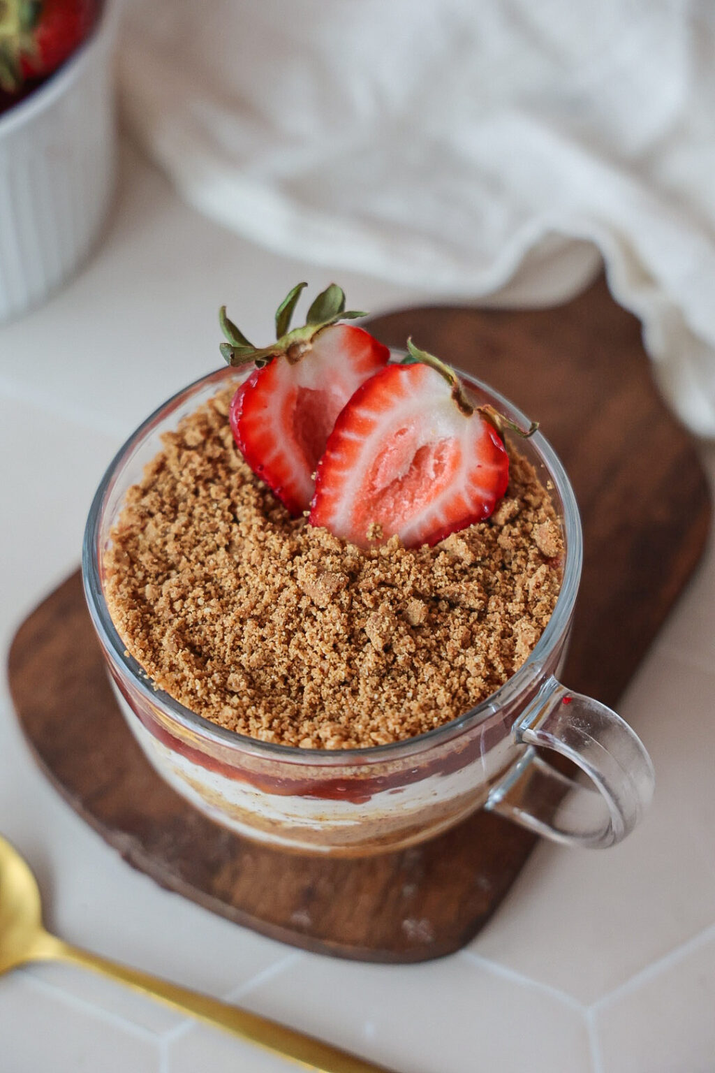 Strawberry cheesecake yogurt Parfait - danishealthyeats.com