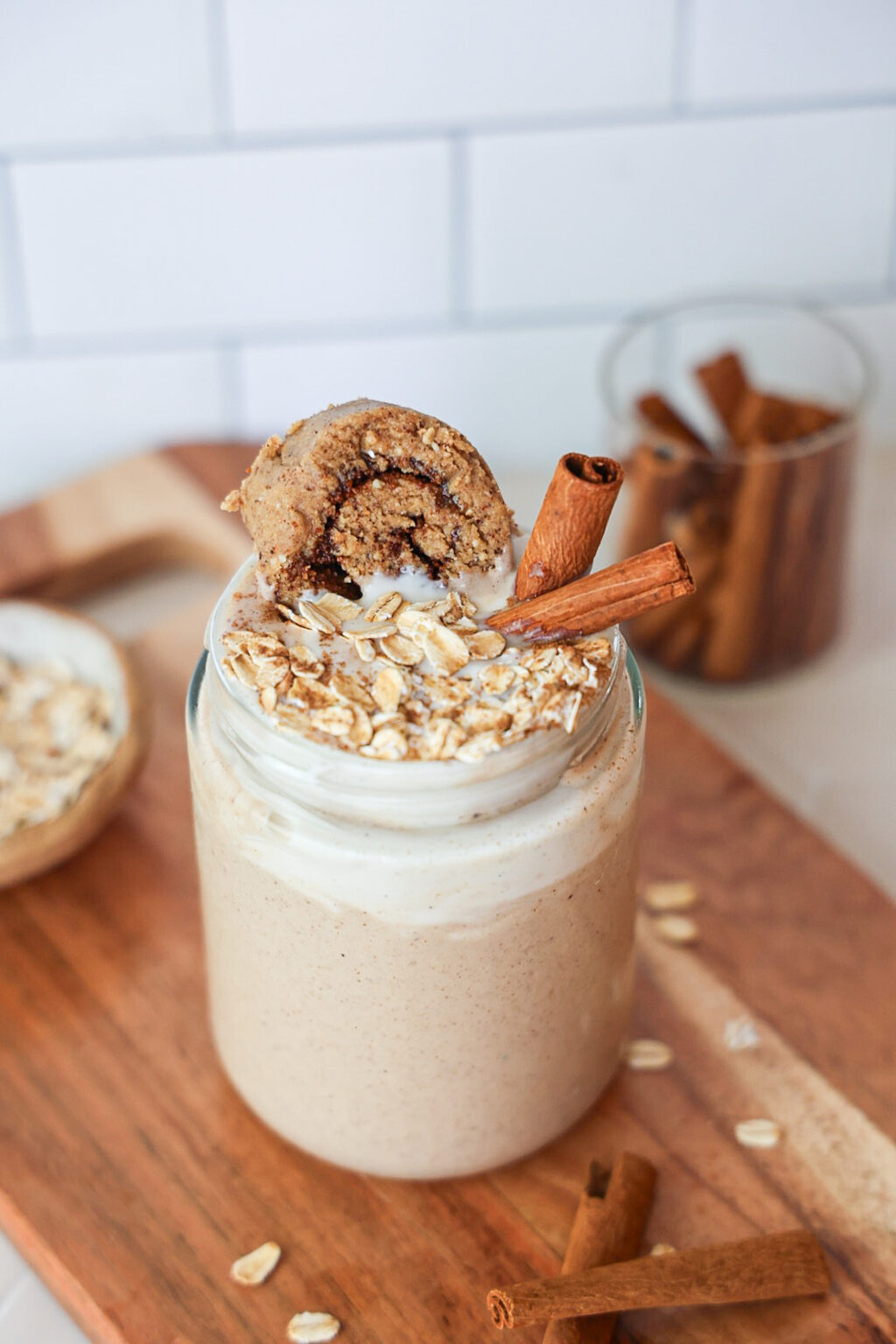 Creamy Cinnamon Roll Protein shake - danishealthyeats.com
