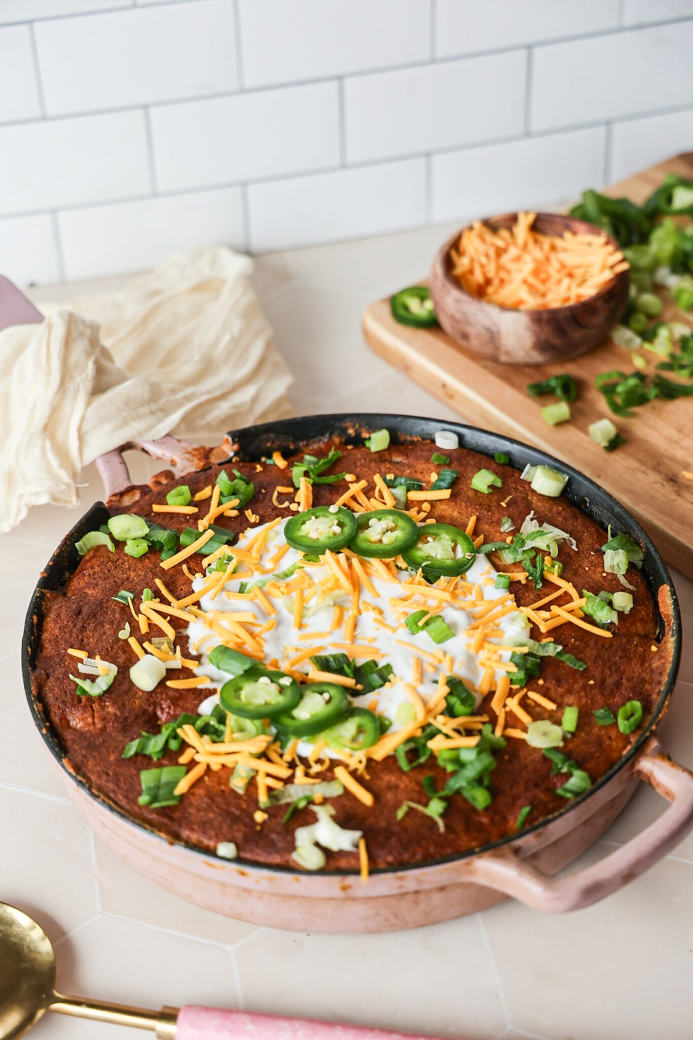 Easy Cornbread Chili casserole - danishealthyeats.com