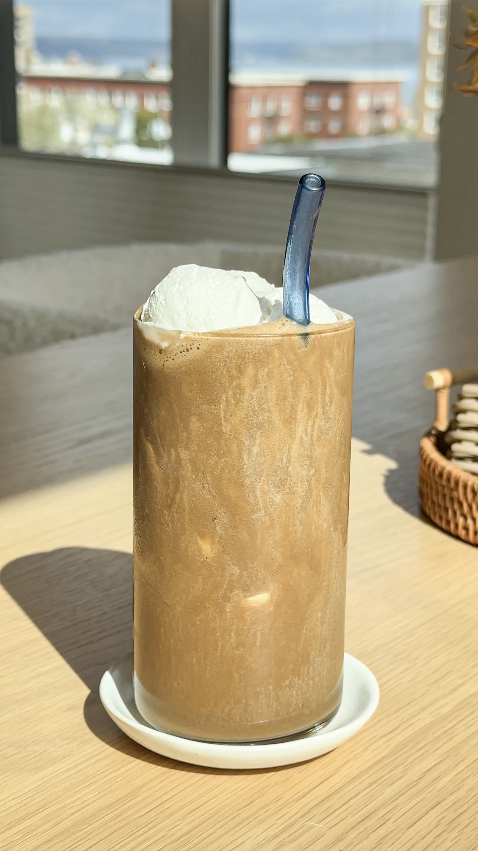 banana coffee (banana iced coffee) - danishealthyeats.com