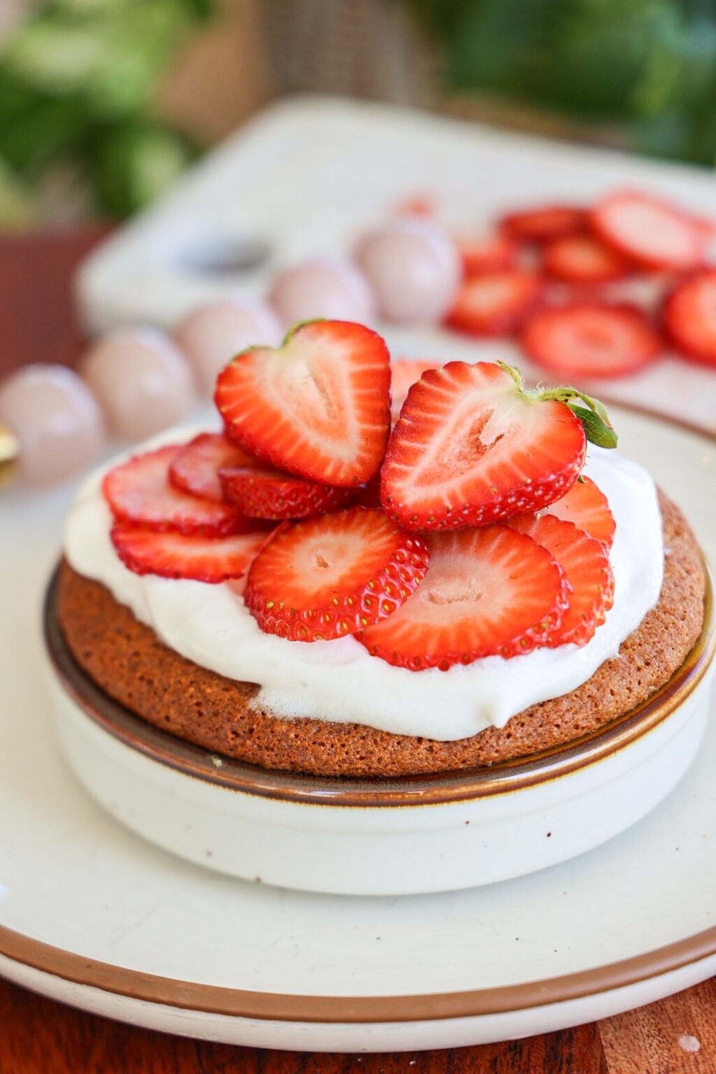 Strawberry cheesecake yogurt Parfait - danishealthyeats.com