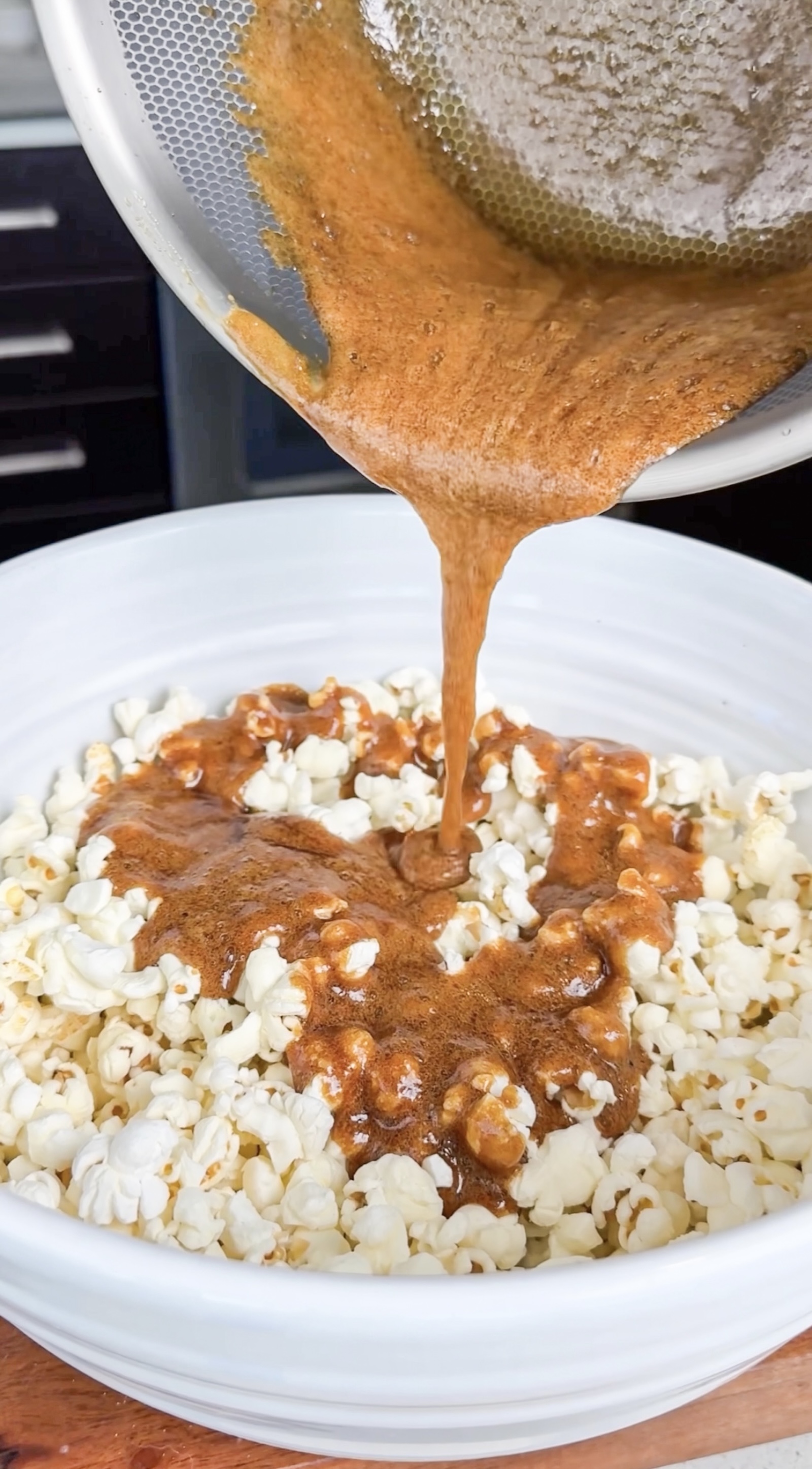 Healthier Homemade caramel corn (without corn syrup) - danishealthyeats.com